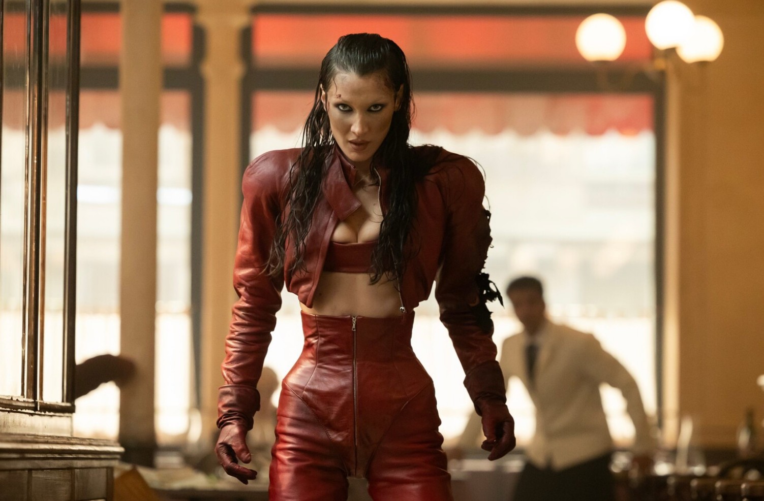 Белла Хадид мечтает сниматься и в других проектах после «Красоты»